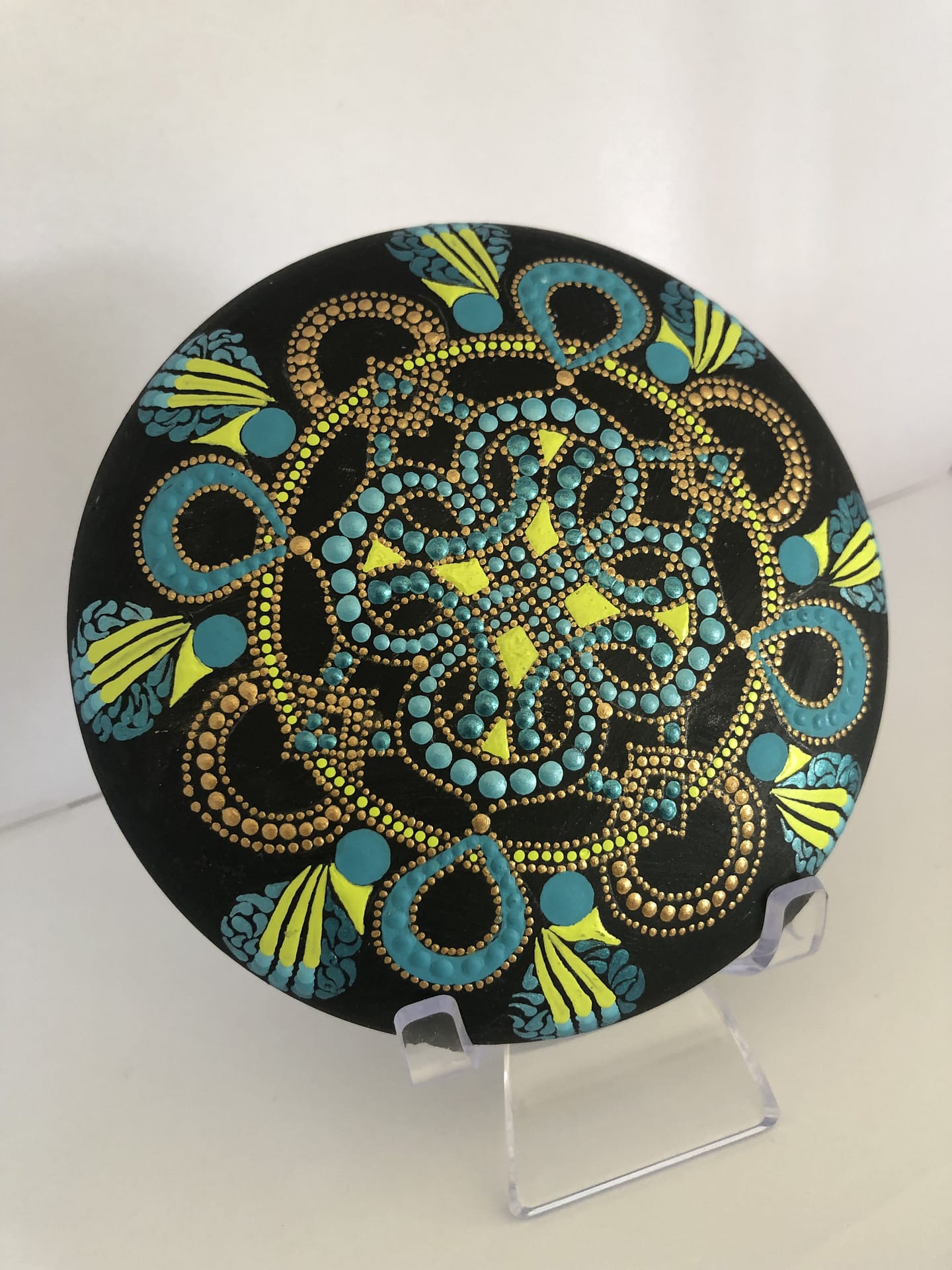 Collections: Dot Art and Design – LCW Creative Works